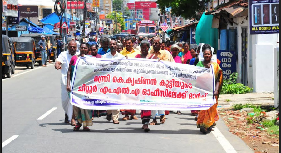 പ്ലാച്ചിമട : മന്ത്രിയുടെ ഓഫീസിലേക്ക് മാര്‍ച്ച് – The Critic